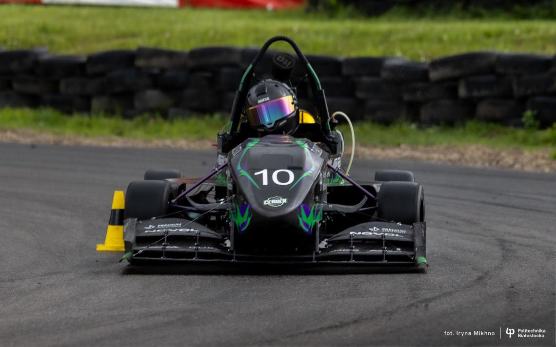 Studenci Politechniki Białostockiej z Cerber Motorsport na zawodach Formula Student Poland 2025 ...